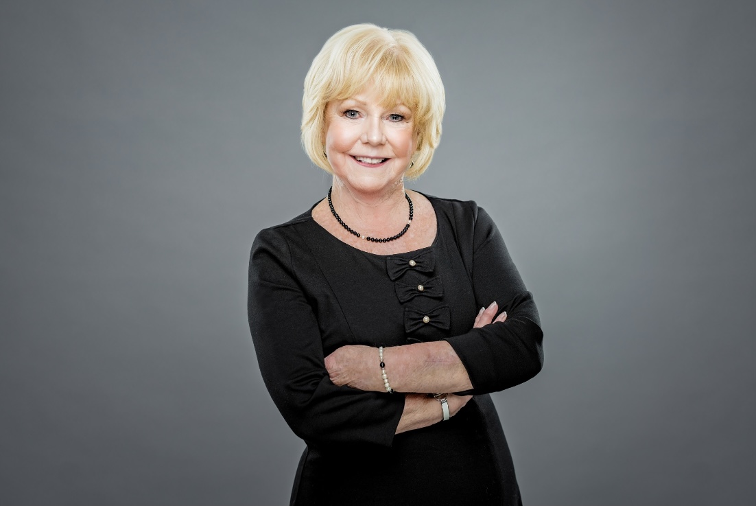 Maureen Smith Hartman, Sales Associate - Real Estate Reviews in Mount ...