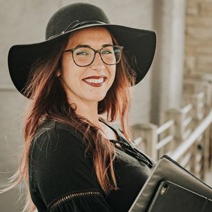 Ariel Schroeder, REALTOR - Real Estate Professional in Holden, Missouri