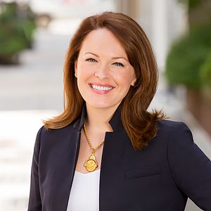 Holly Beville, realtor, licensed in virginia - Real Estate Professional