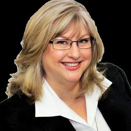 ANGIE ELSON, Broker - Real Estate Professional in Monticello, Illinois